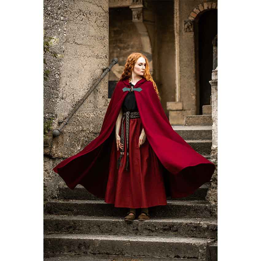 Tjark Wool Cloak with Wolf Clasp - Red